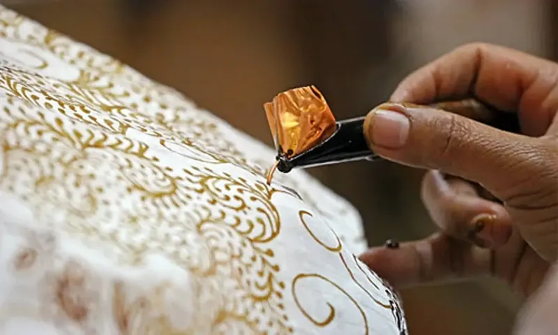 Sejarah Batik: Asal Mula, Kegunaan, Jenis, hingga Popularitasnya di ...