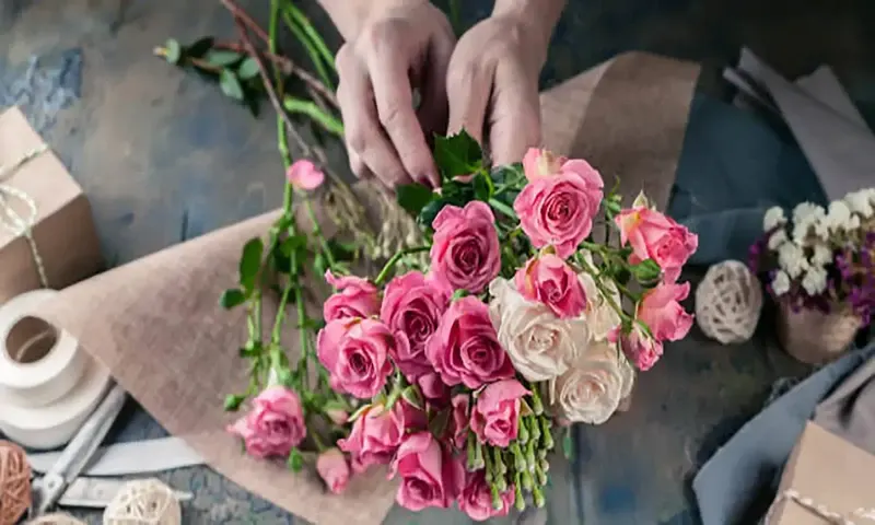 6 Cara Membuat Buket Bunga Simple dan Cocok untuk Berbagai Acara: Uang ...