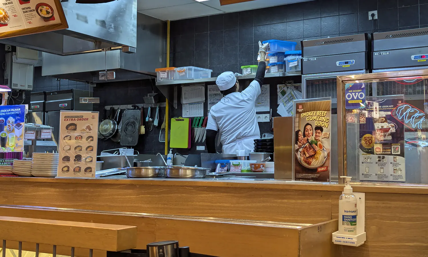 Industri FnB di Ambang Krisis, PHK Massal dan Penutupan Gerai