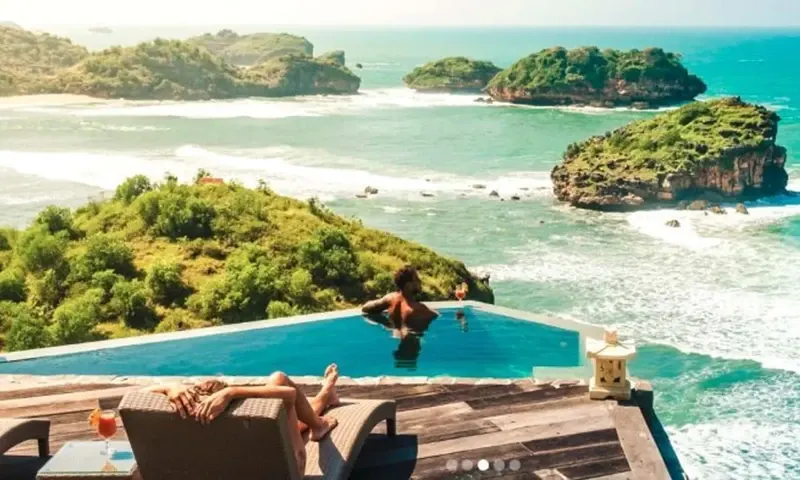 7 Rekomendasi Hotel di Pacitan yang Dekat dengan Pantai
