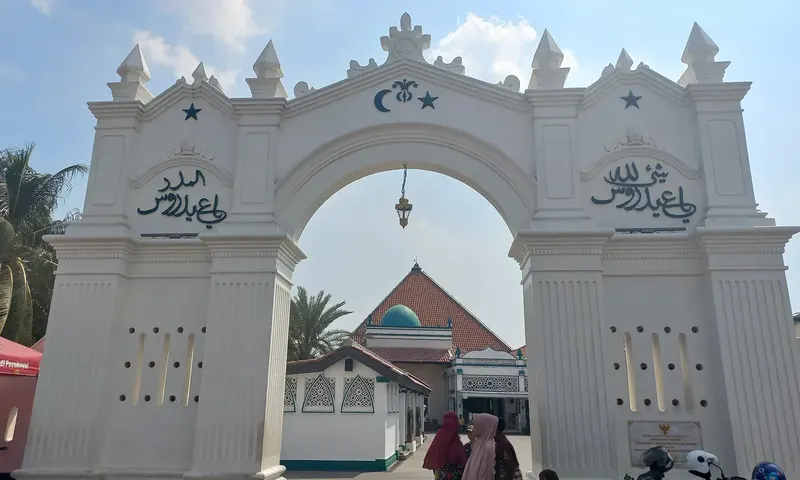 Masjid Luar Batang di Penjaringan, Destinasi Alternatif Wisata Religi ...