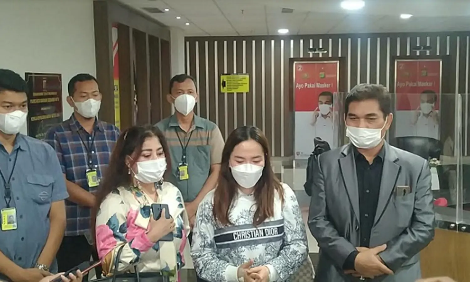 Wanita yang Ngaku Anak Jenderal Minta Maaf ke Ibu Arteria Dahlan